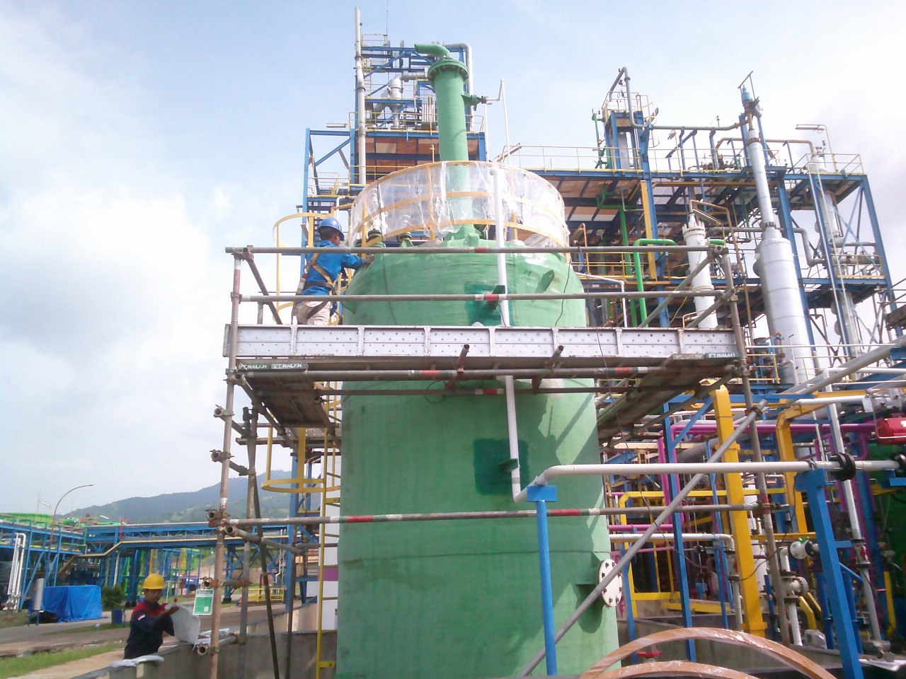 Pekerjaan di Balik Layar: Kisah Para Buruh di Industri FRP - Eco Multi ...